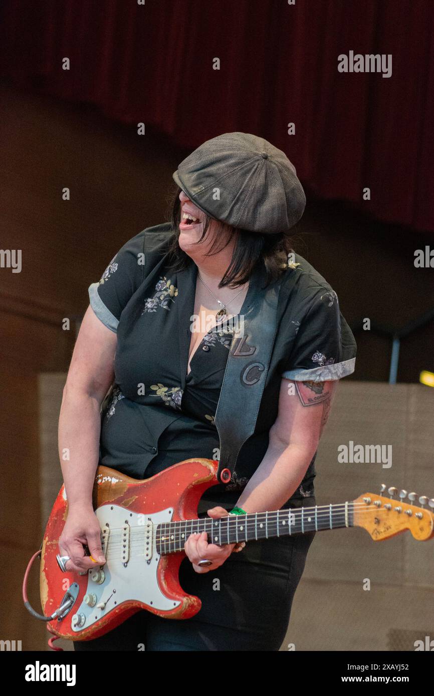 June 8, 2024, Chicago, Illinois, USA: Laura Chavez accompanies Vanessa ...