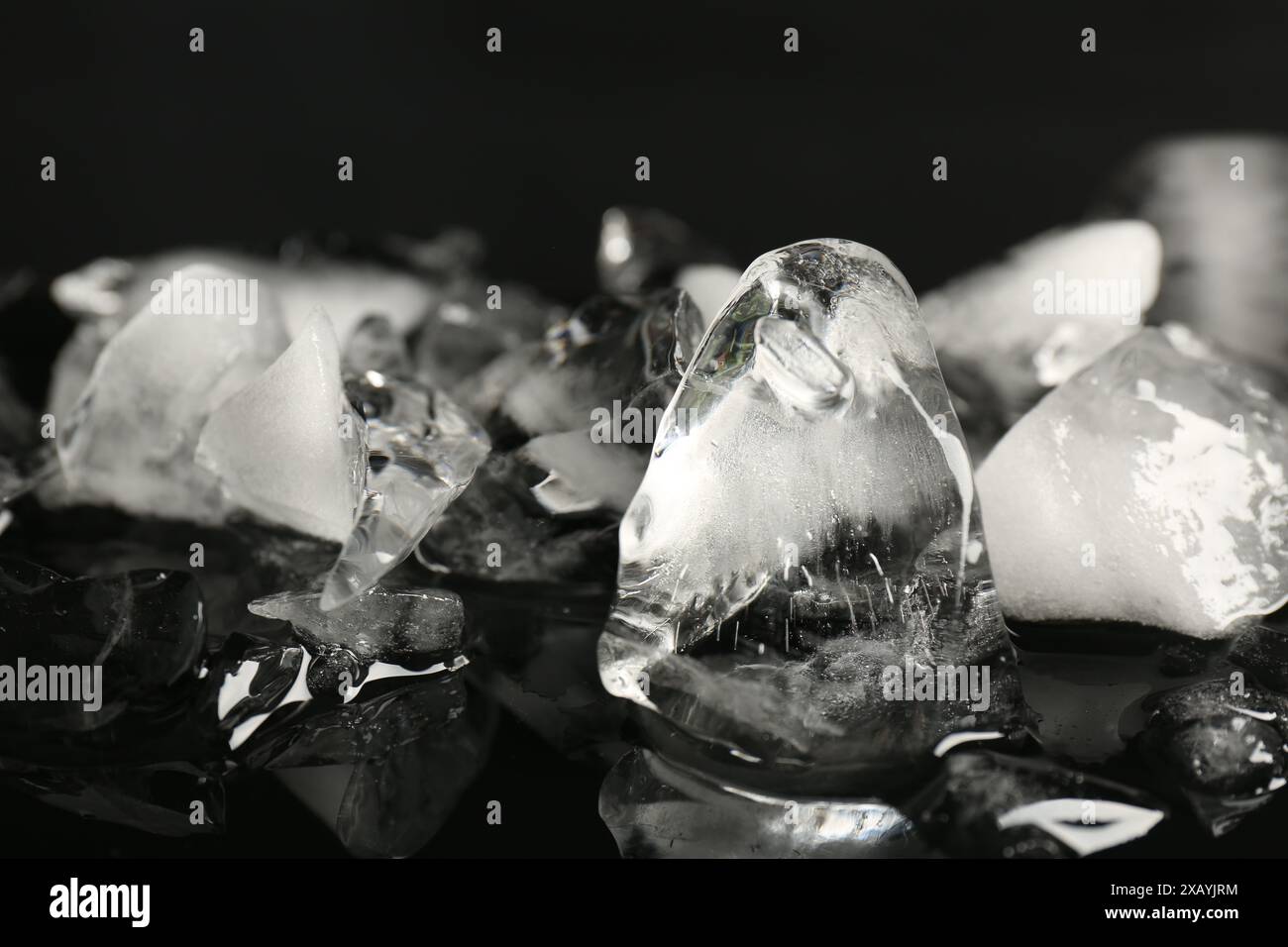Pile of crushed ice on black mirror surface Stock Photo - Alamy