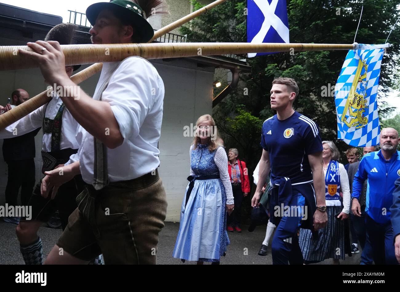 The Scotland team make their way to a reception at Bayernhalle in ...
