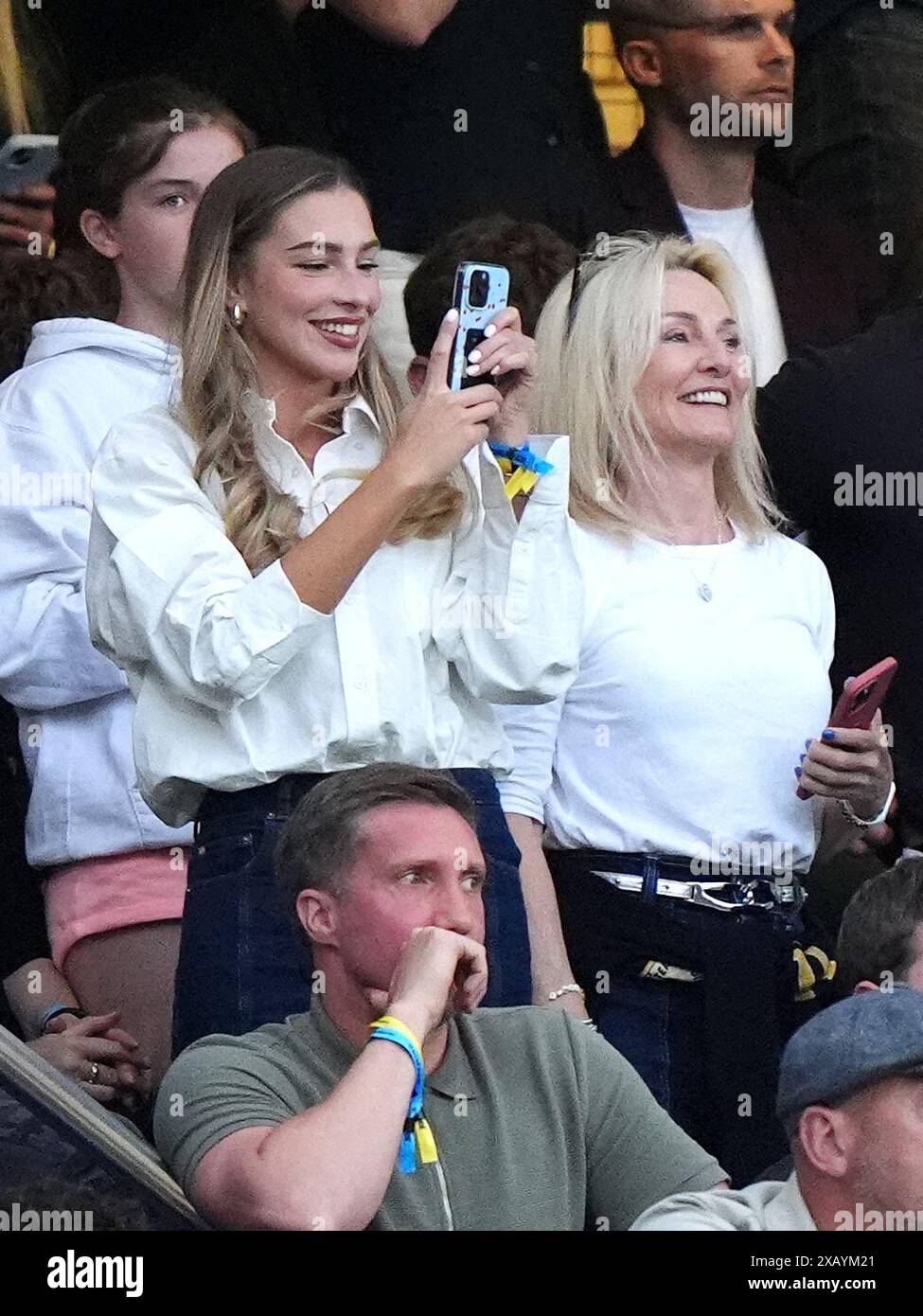 Mcdermott with girlfriend hi-res stock photography and images - Alamy