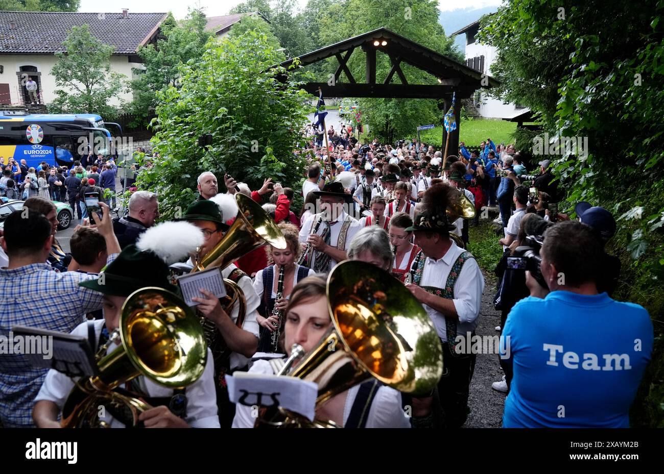 The Scotland team make their way to a reception at Bayernhalle in ...