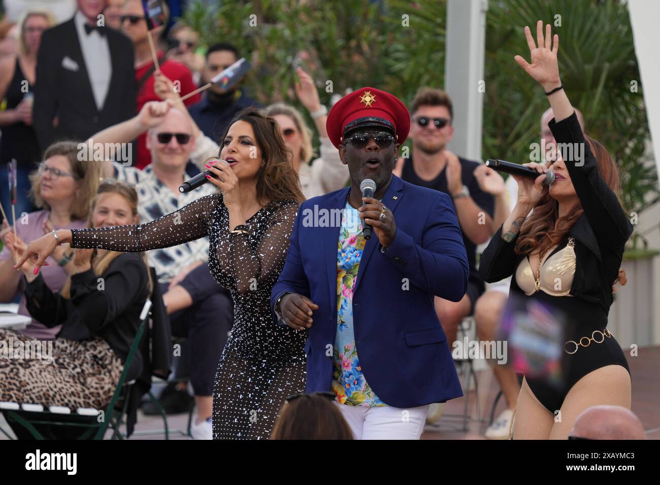 ZDF - Fernsehgarten. Captain Jack Bruce Lacy, Ilka Anna Antonia Traue in der Unterhaltungsshow ...