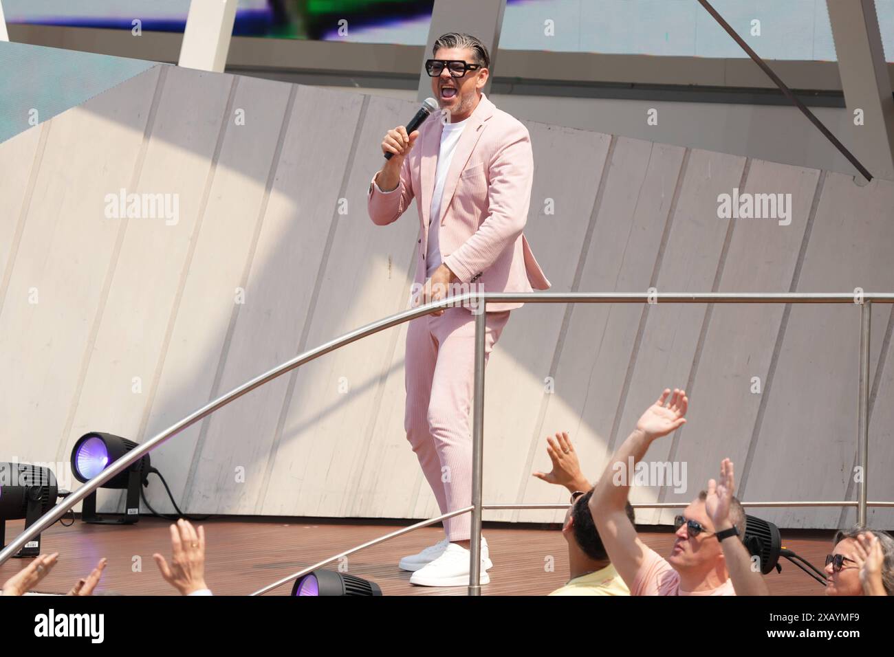 ZDF - Fernsehgarten. Sänger Danzel in der Unterhaltungsshow ZDF ...