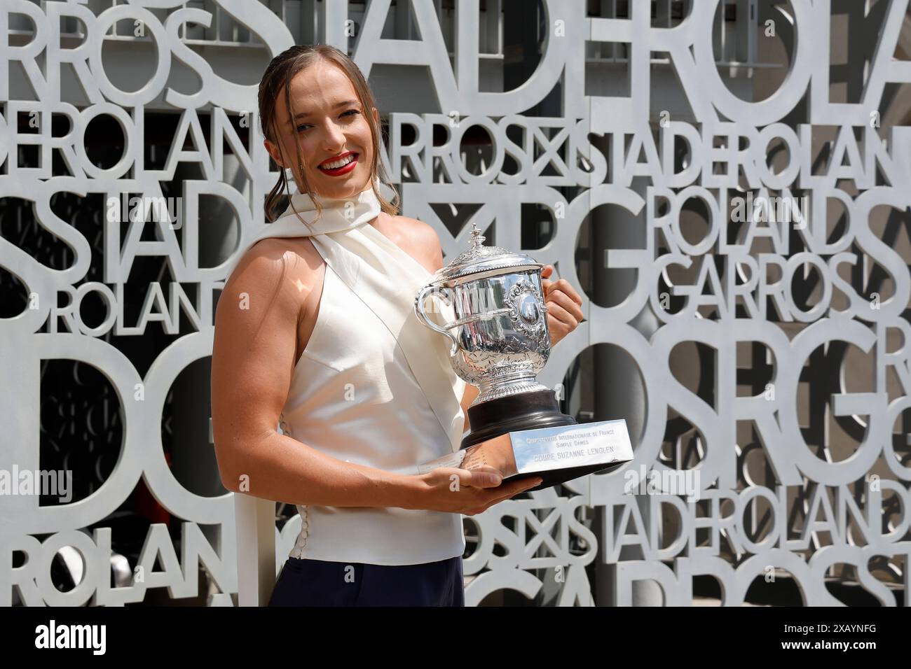 Paris, France. 9th June, 2024. Poland's Iga Swiatek, all dressed up ...