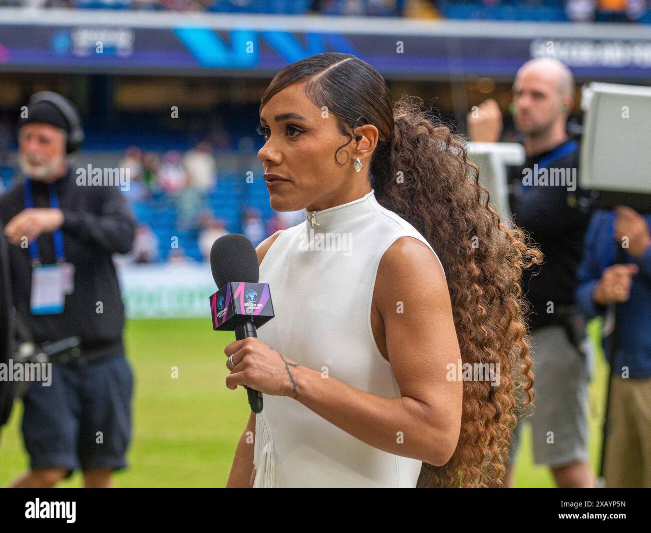 Alex scott presenter hi-res stock photography and images - Alamy