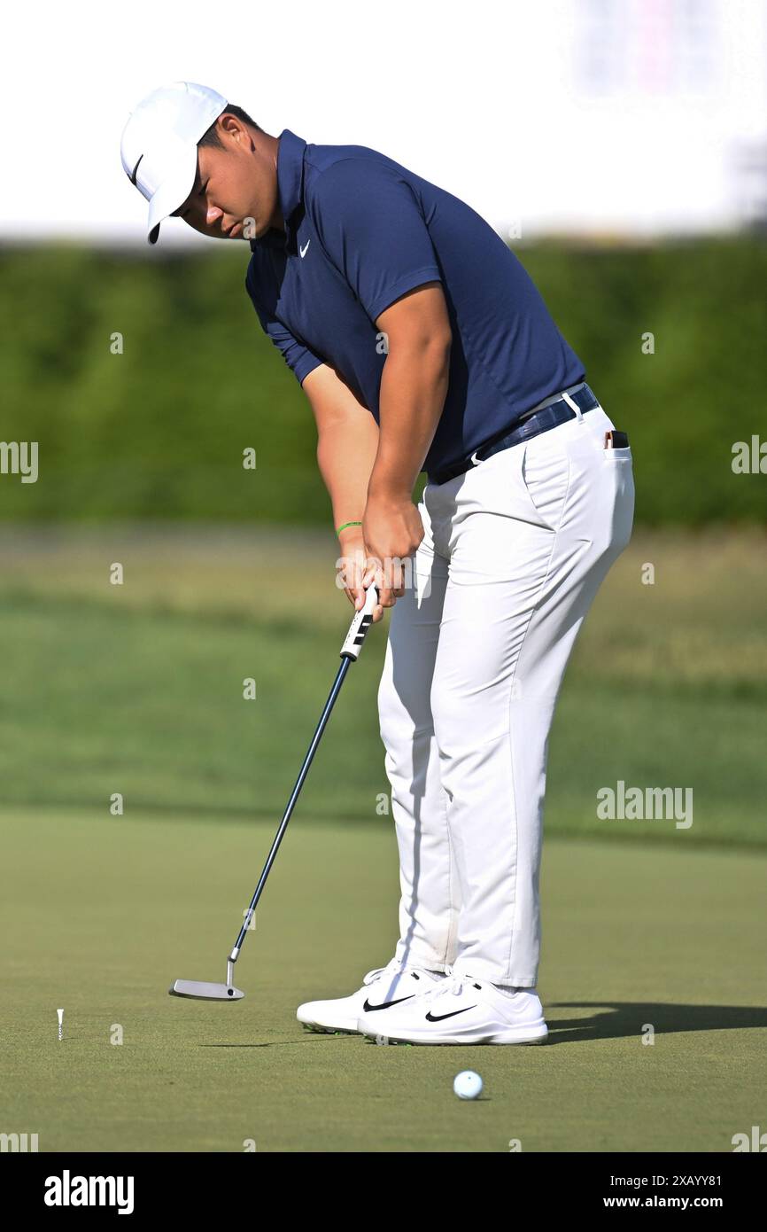 Dublin, Ohio, USA. 9th June, 2024. Tom Kim (KOR) putts on the putting ...
