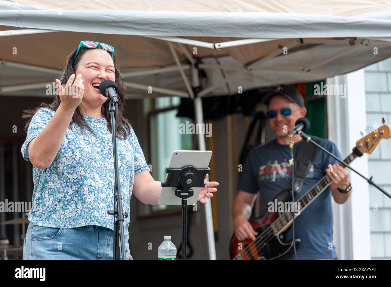 Poor Yorick entertained the crowd with plenty of familiar rock covers ...