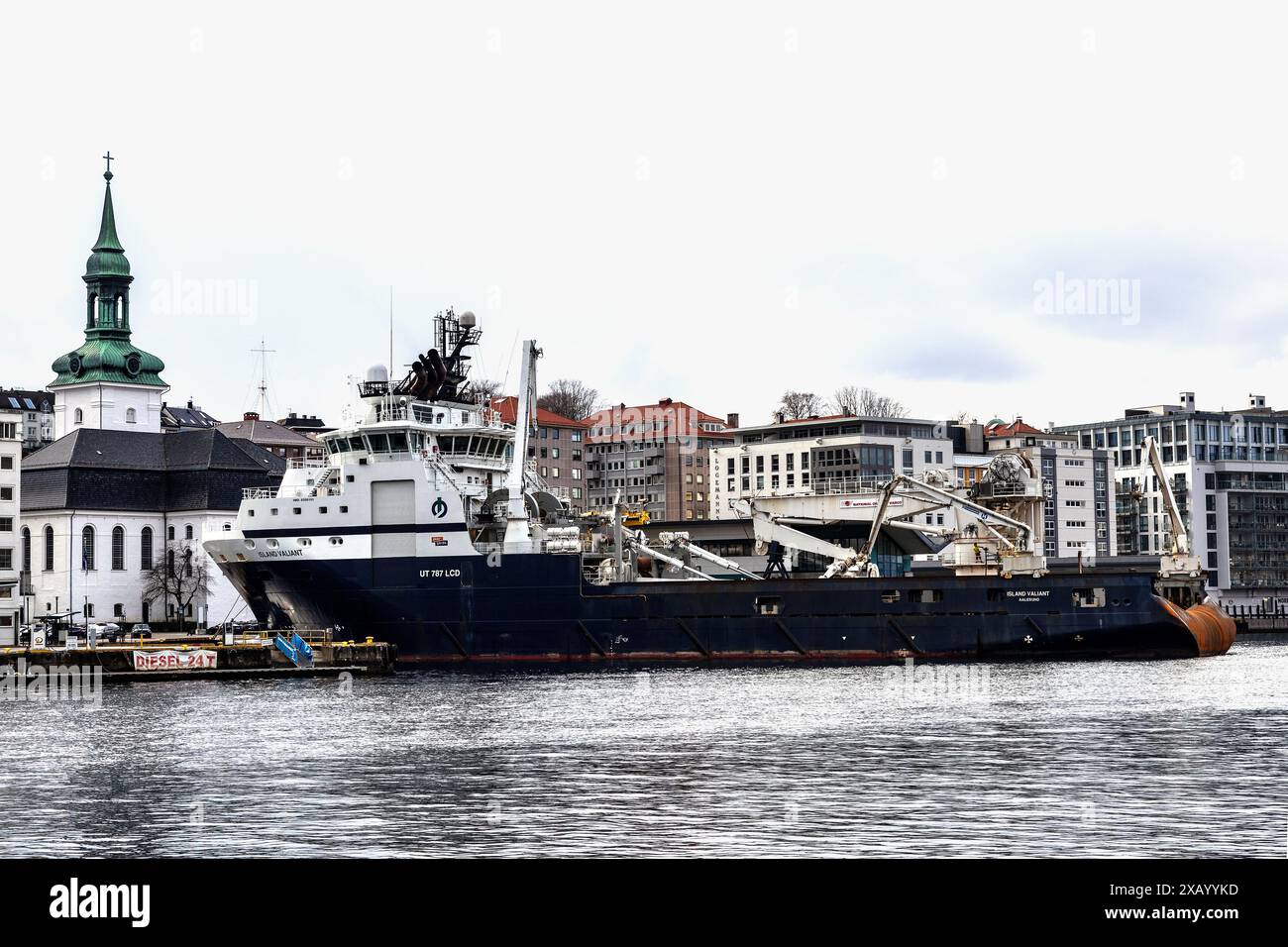 Offshore AHTS anchor handling tug supply light construction vessel ...