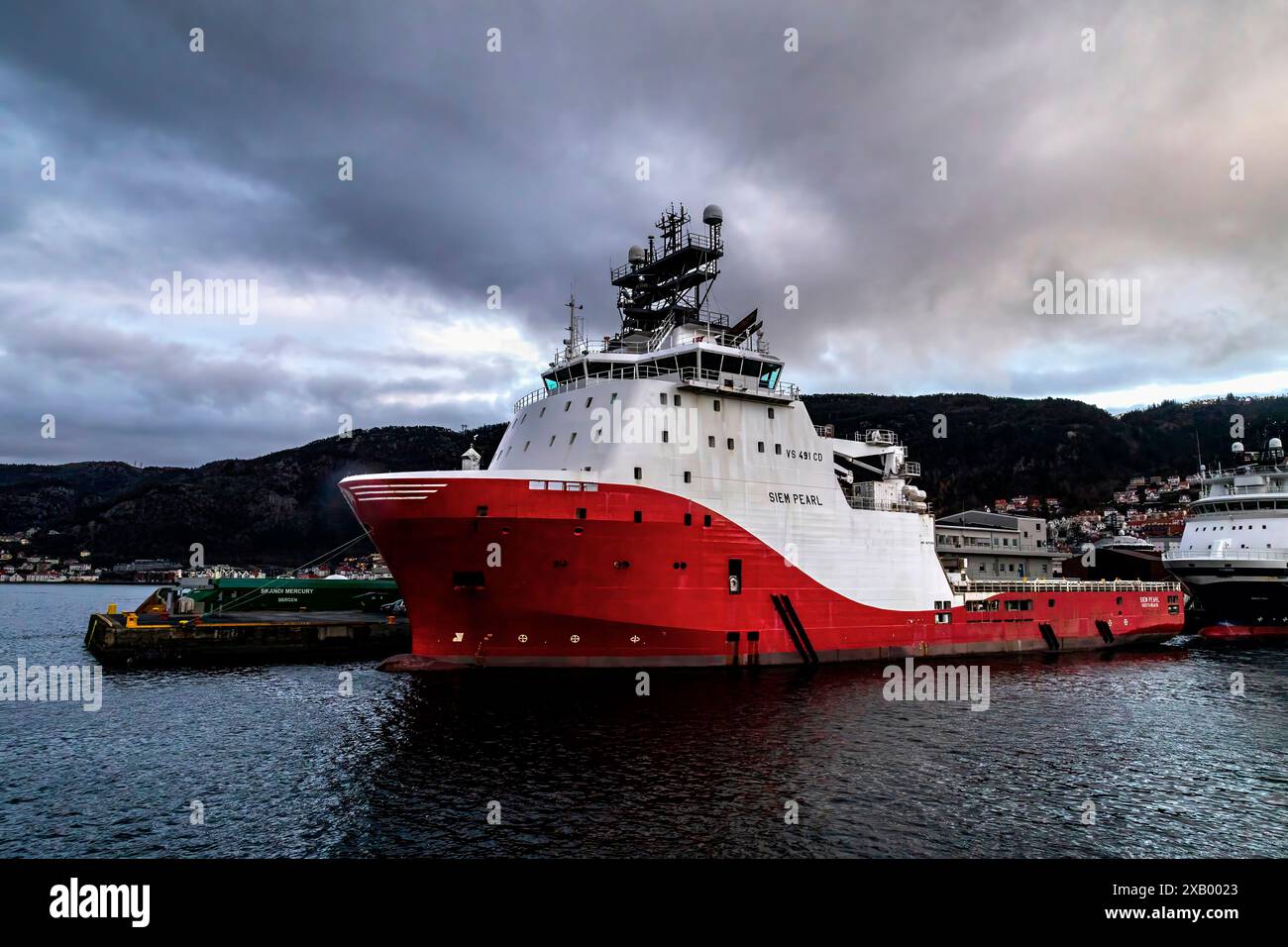 Offshore AHTS anchor handling tug supply vessel Siem Pearl, berthed at ...