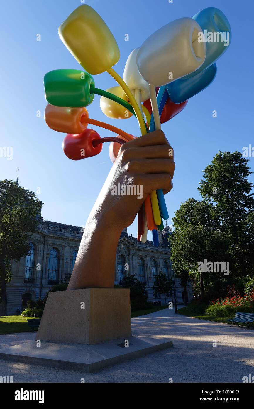 Bouquet of Tulips sculpture by American artist Jeff Koons, which is ...