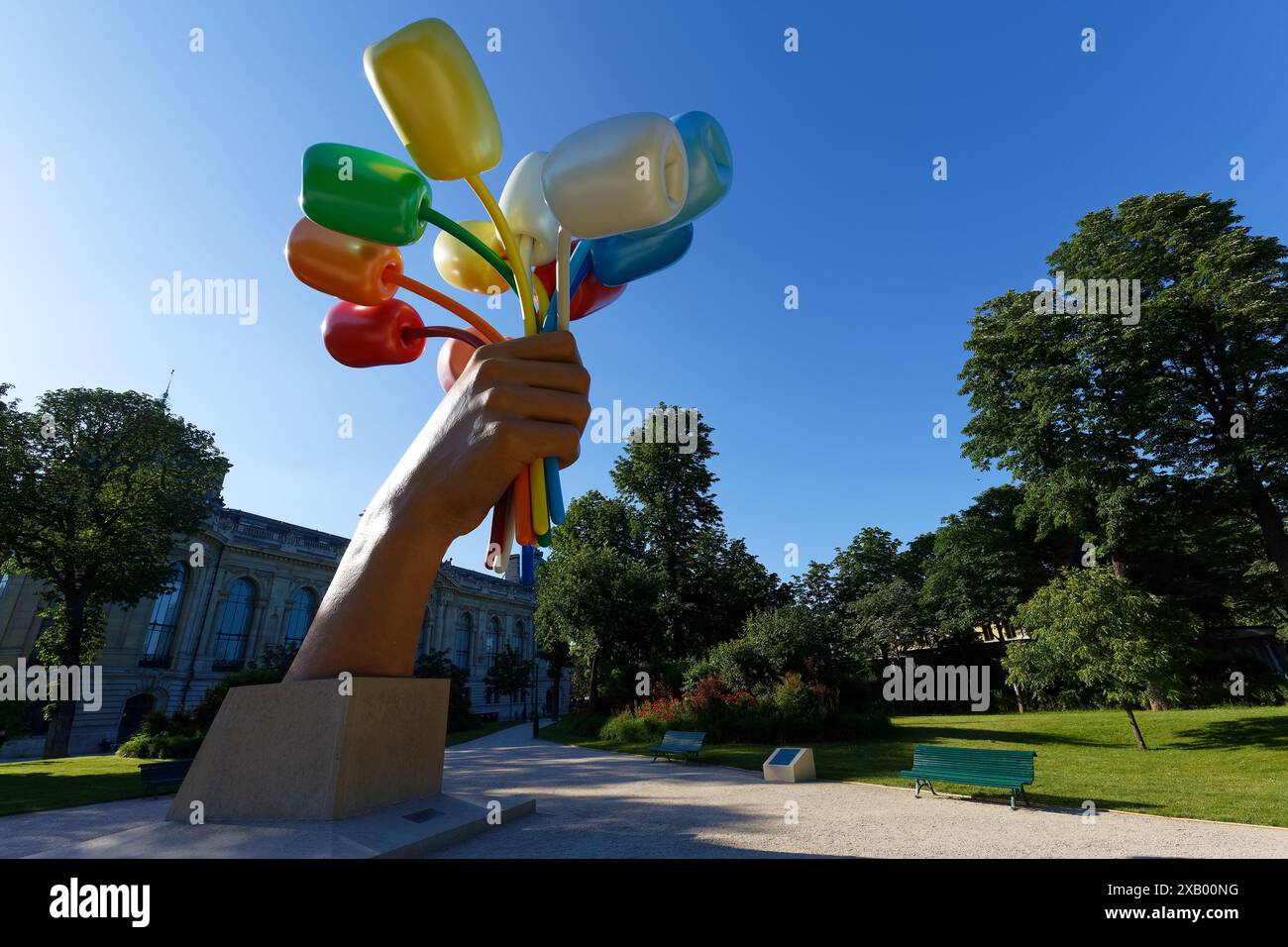 Bouquet of Tulips sculpture by American artist Jeff Koons, which is ...