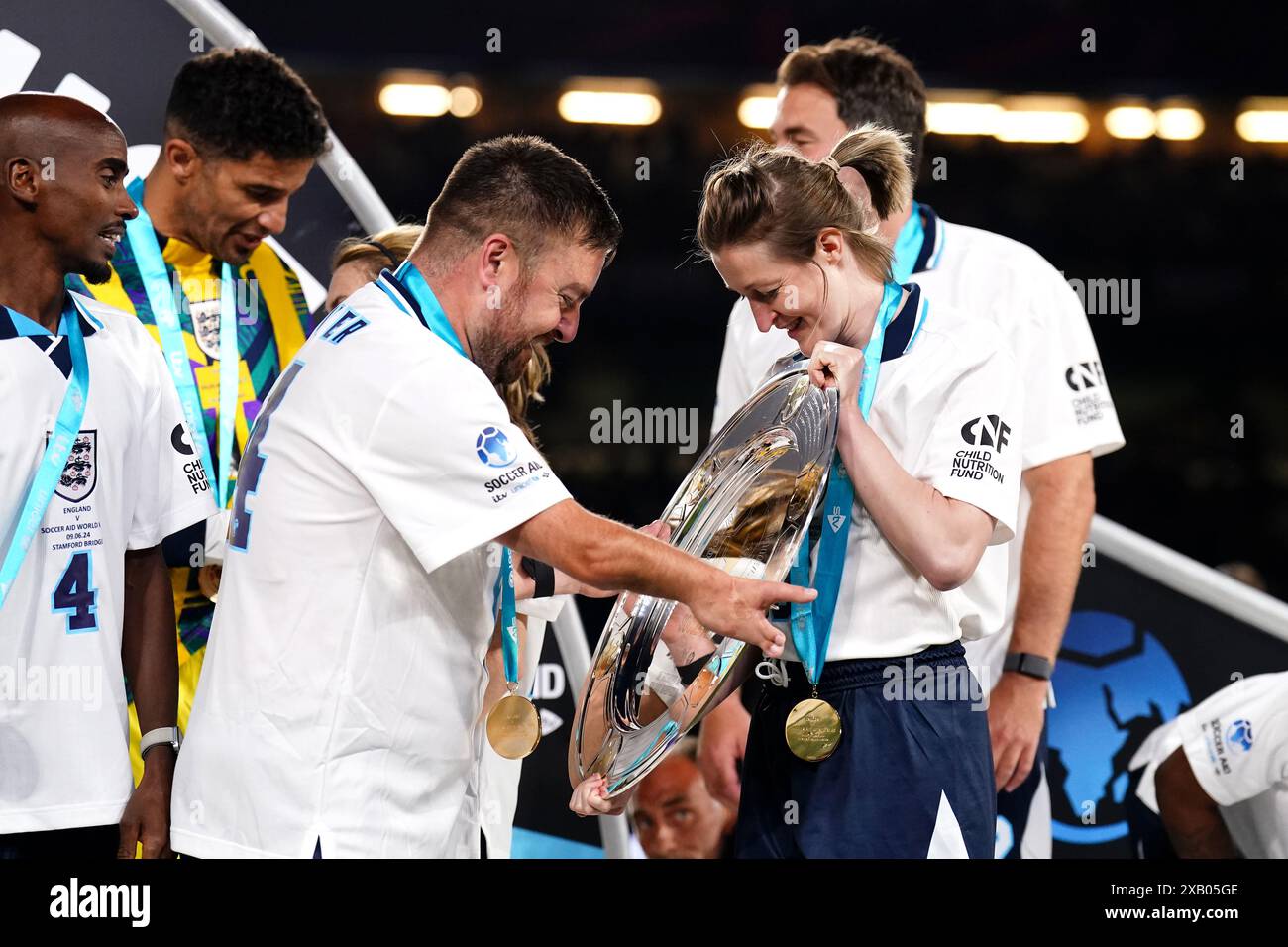 England's Ellen White (right) and Alex Brooker celebrate with the ...