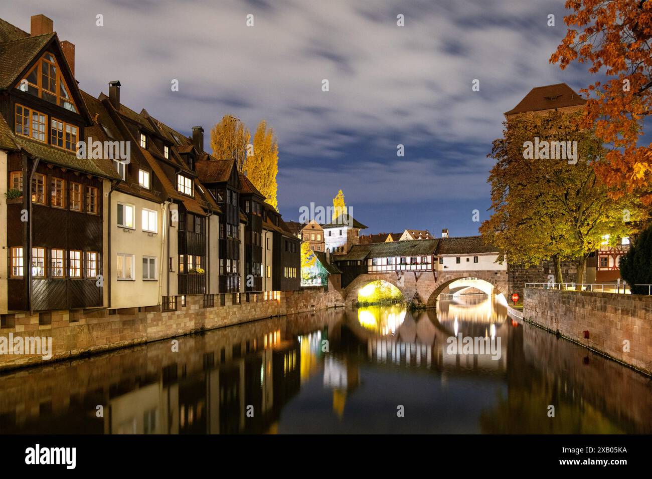 The bridge Henkerbrücke in Nuremberg (Germany), Water Tower behind the ...