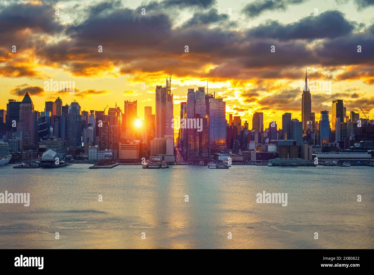 Bright sunrise over Manhattan, NY Stock Photo - Alamy