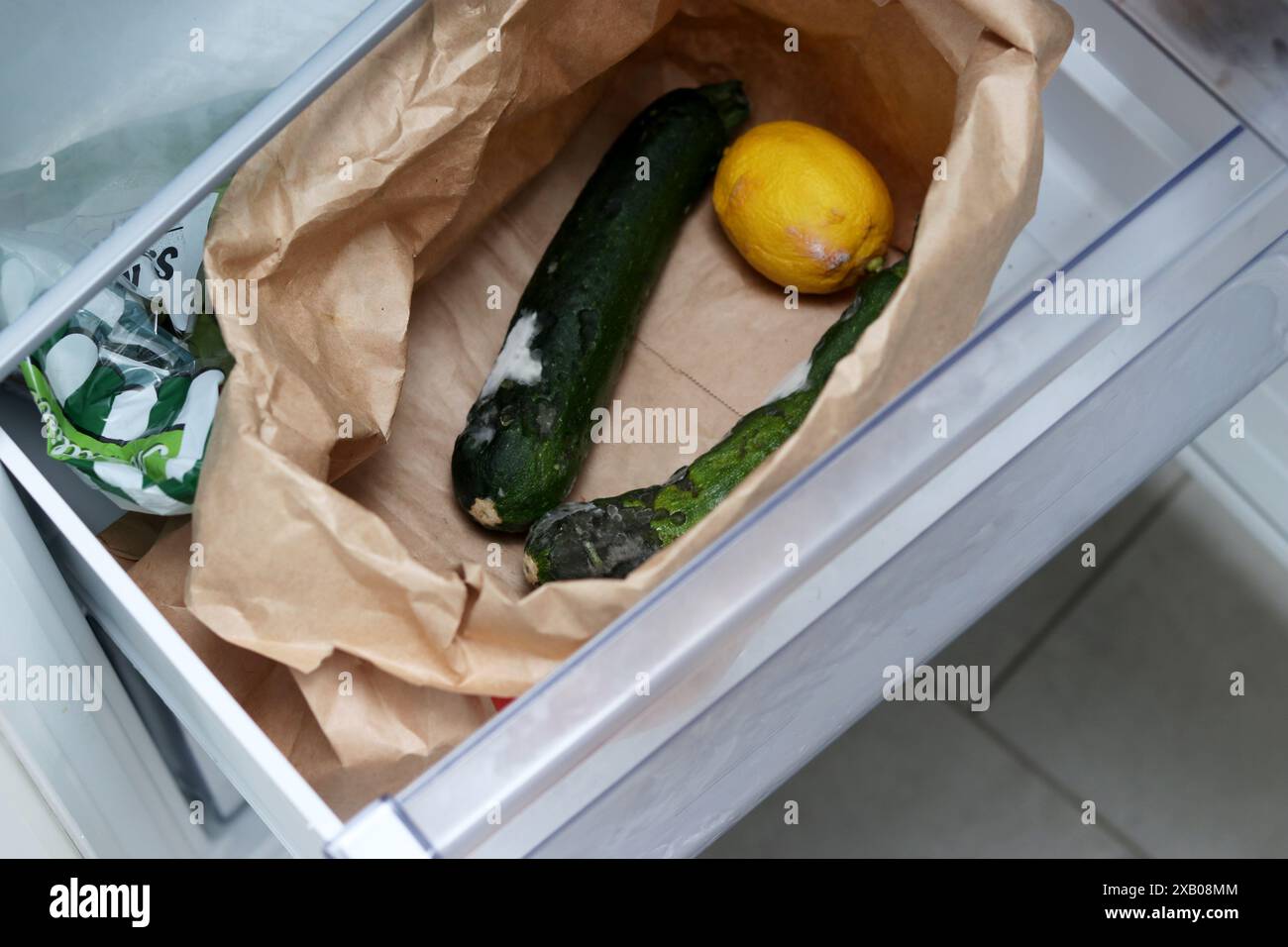 Rotten zucchini hi-res stock photography and images - Alamy