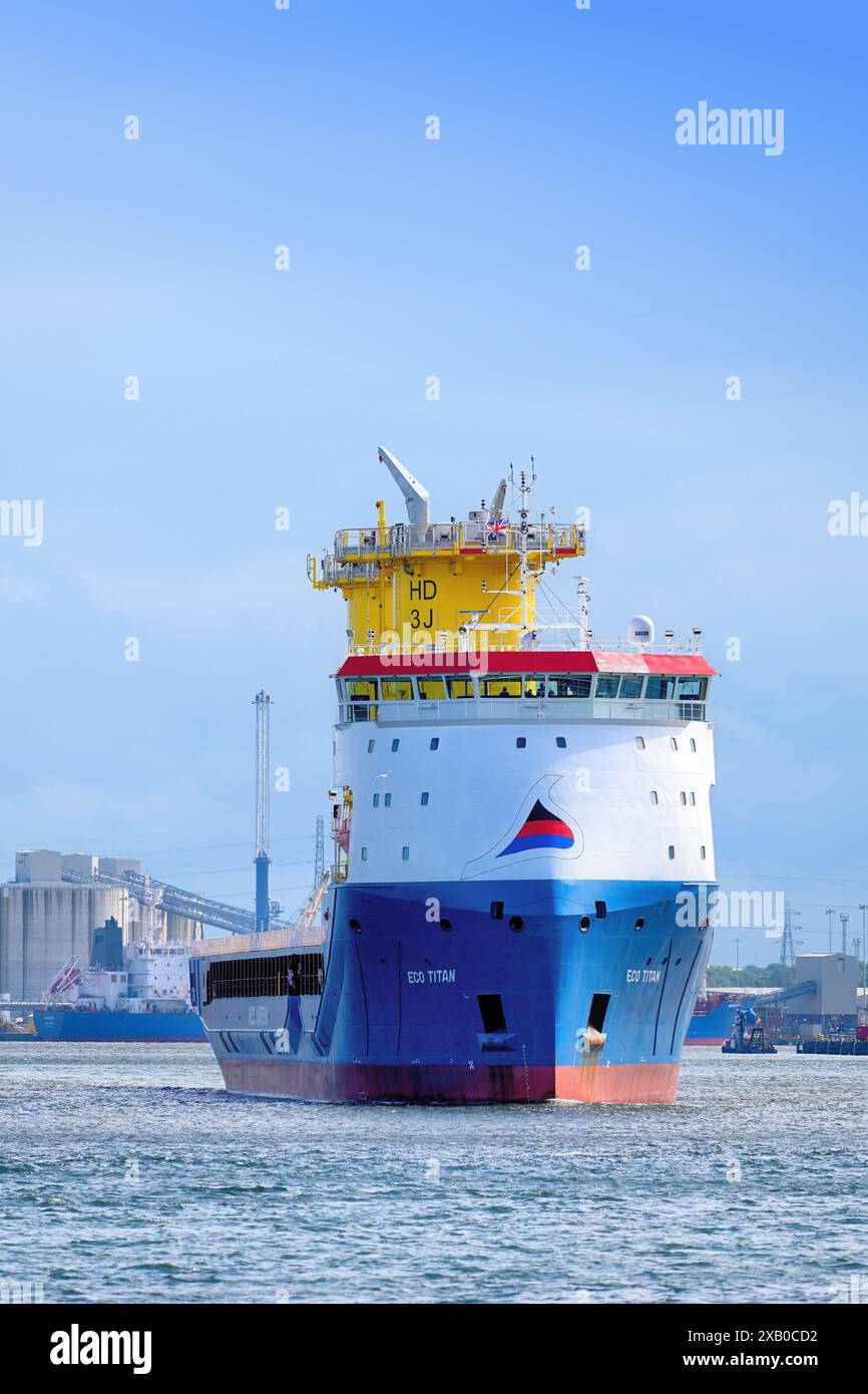 Ship ECO TITAN delivering wind turbine base parts manufactured at ...