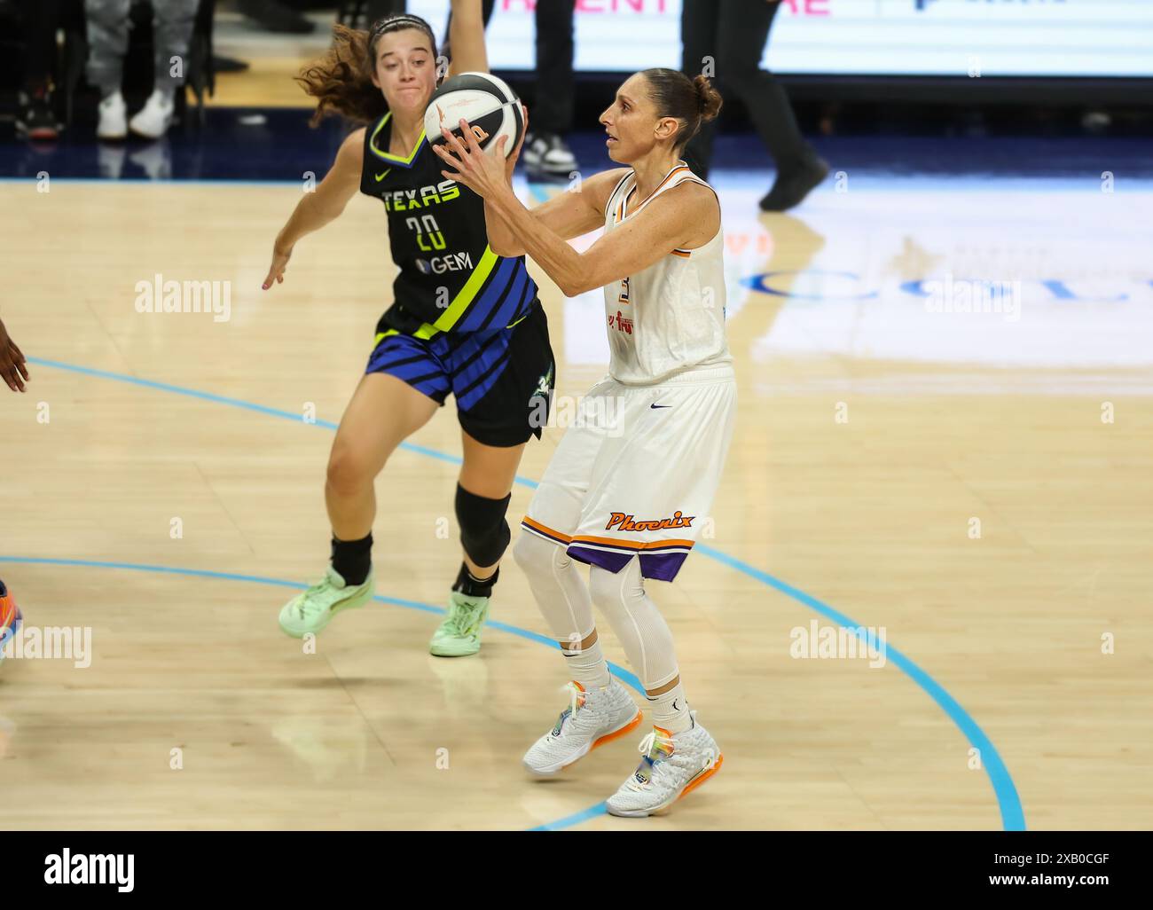 Arlington, TX, USA. 9th June, 2024. Phoenix's Diana Taurasi (3) pulls ...