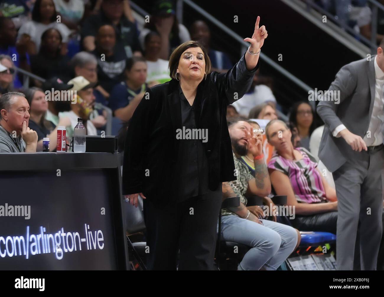 Arlington, TX, USA. 9th June, 2024. Dallas Wings head coach Latricia ...