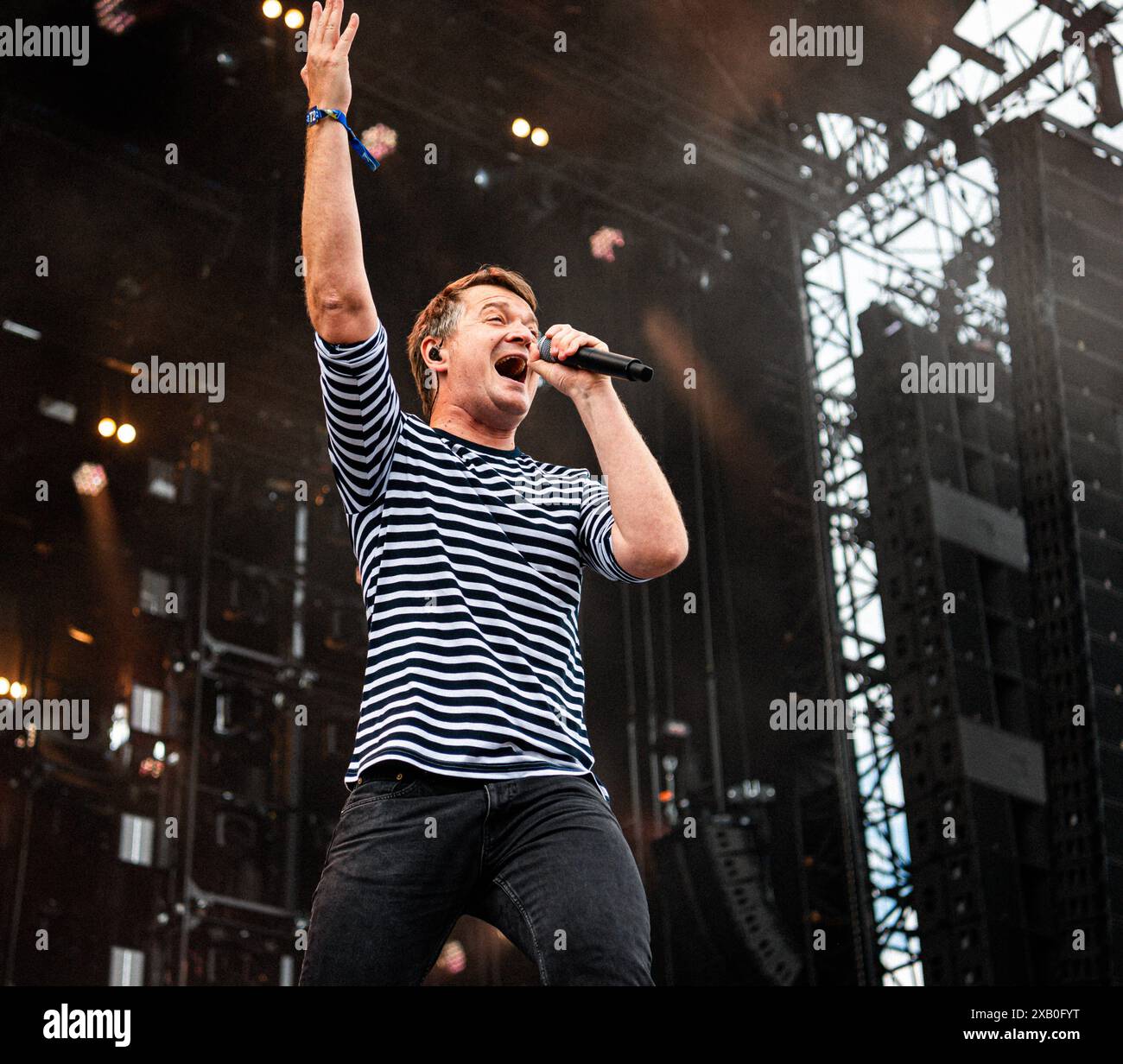 Der deutsche Sänger Sebastian Madsen von der Band Madsen bei seinem ...