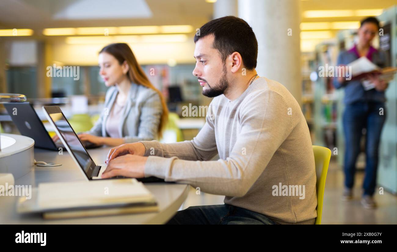 Student motivated library hi-res stock photography and images - Alamy