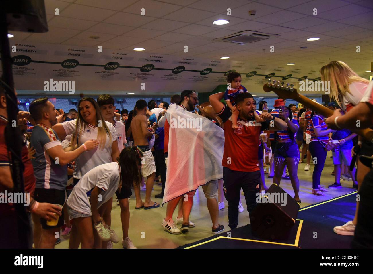 Fortaleza EC fans who decided to support the team in the capital of ...