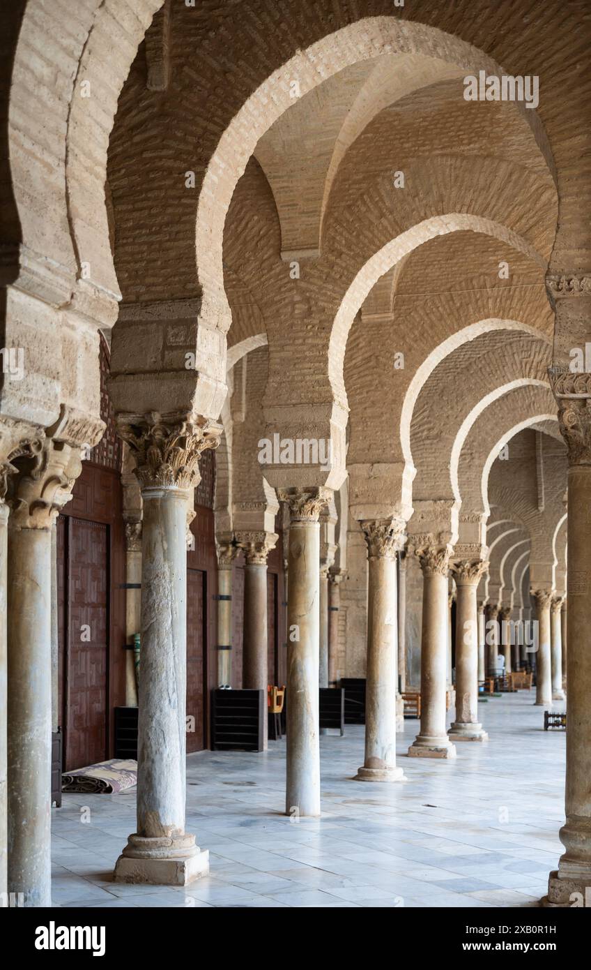 Courtyard of Great Mosque of Kairouan (Mosque of Uqba Stock Photo - Alamy