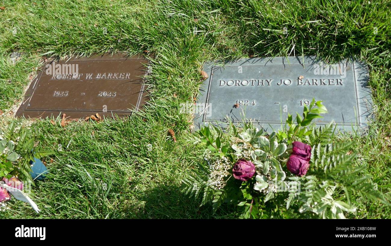 Los Angeles, California, USA 6th June 2024 Television Personality Bob Barker Grave and wife ...