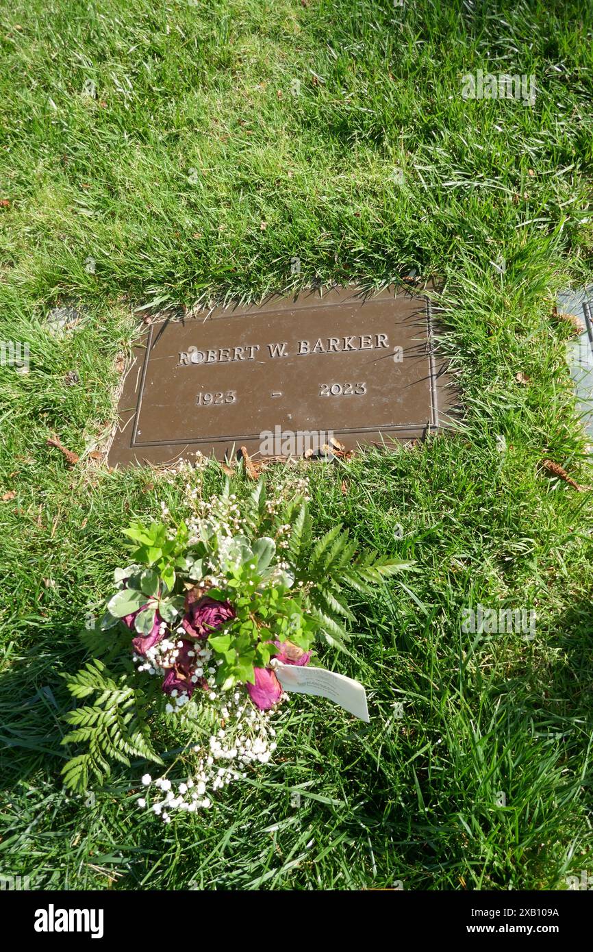 Los Angeles, California, USA 6th June 2024 Television Personality Bob Barker Grave in Sheltering ...