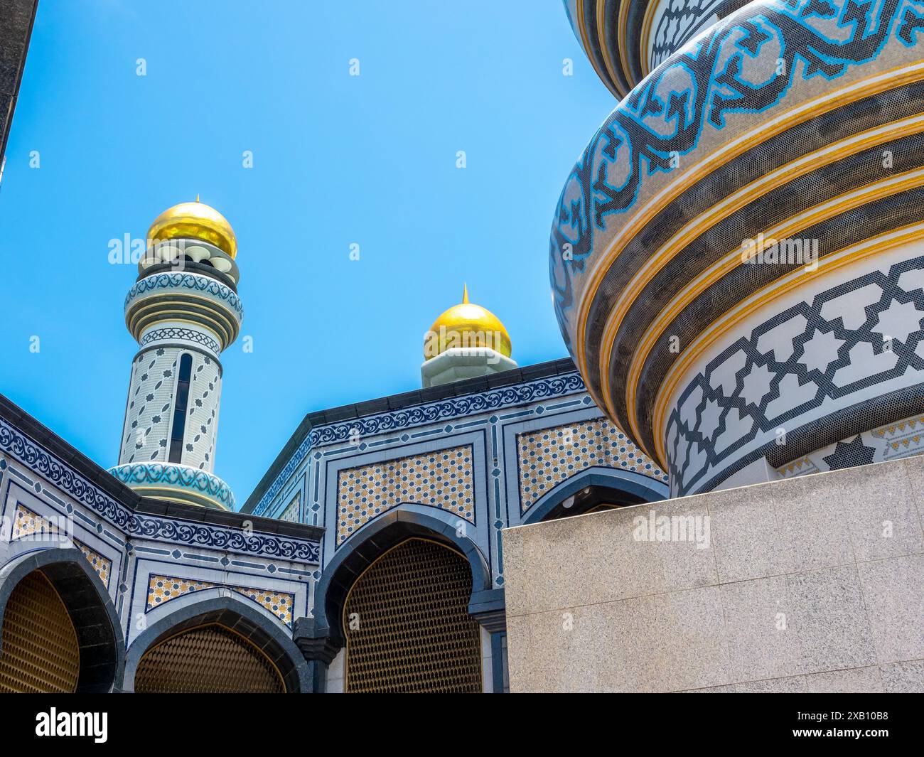 The beautiful view of Jame' Asr Hassanil Bolkiah Mosque architecture ...