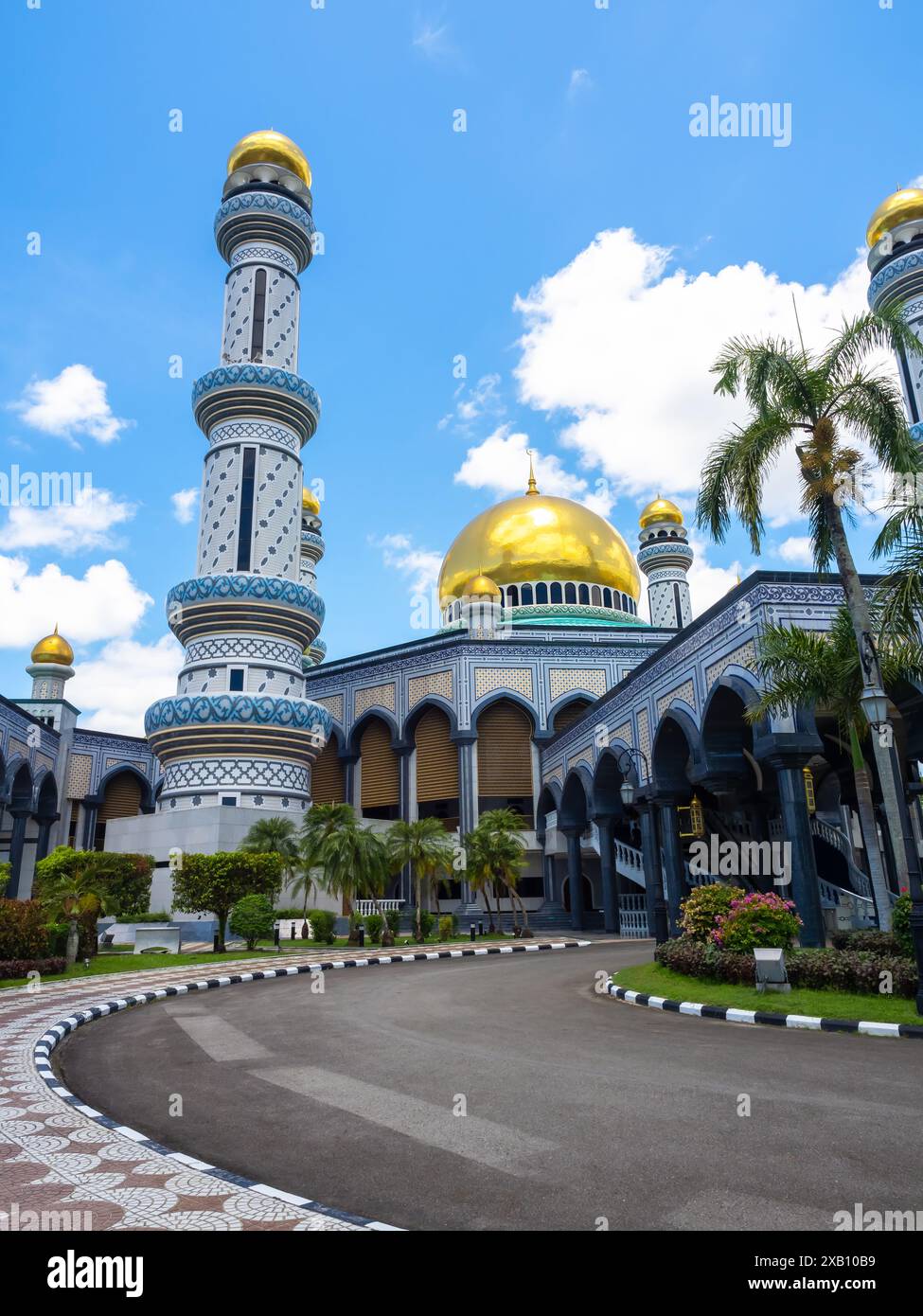 The beautiful view of Jame' Asr Hassanil Bolkiah Mosque architecture ...