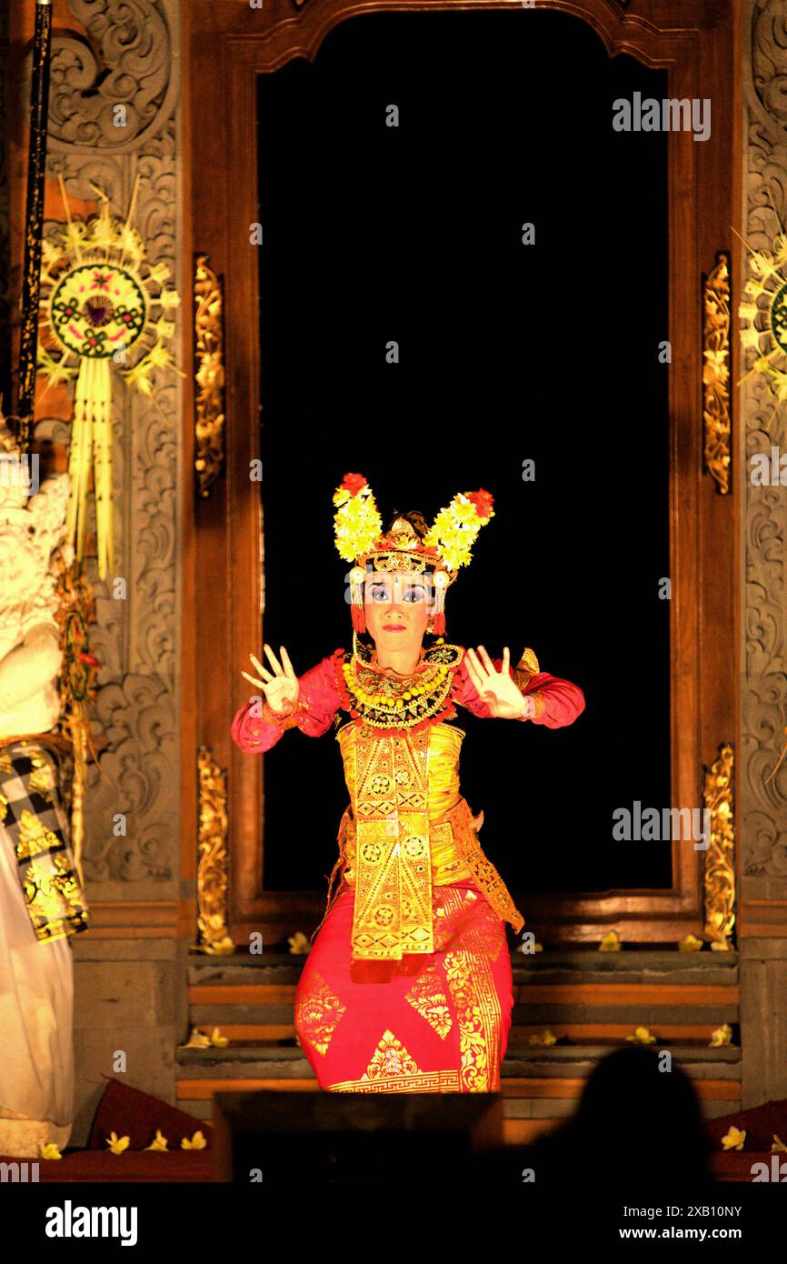 Traditional Balinese legong dance performer during a show at the Royal ...