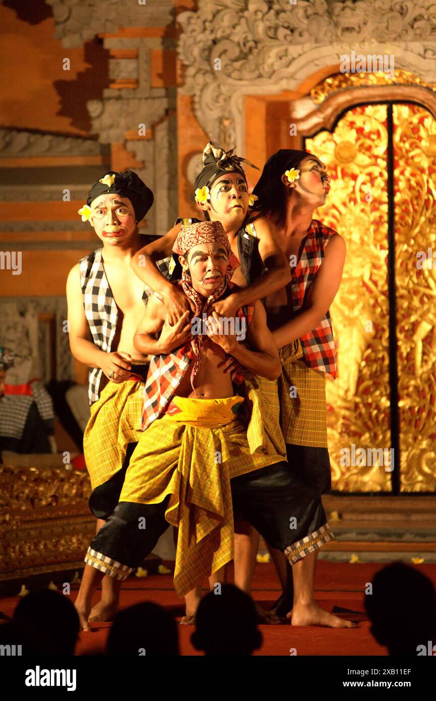 Clown characters locally known as punokawan during traditional Balinese ...