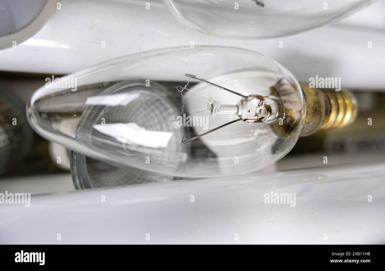 Broken light bulbs hi-res stock photography and images - Alamy