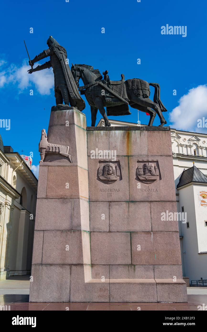 Monument to Grand Duke Gediminas in Vilnius, Lithuania Stock Photo - Alamy