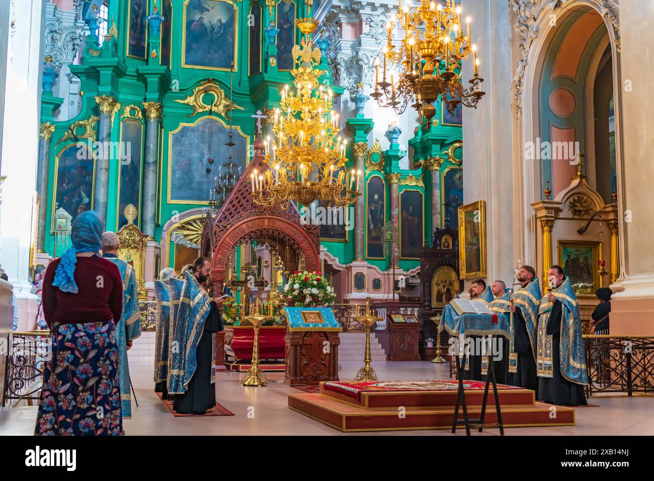 Altar church holy spirit in hi-res stock photography and images - Alamy