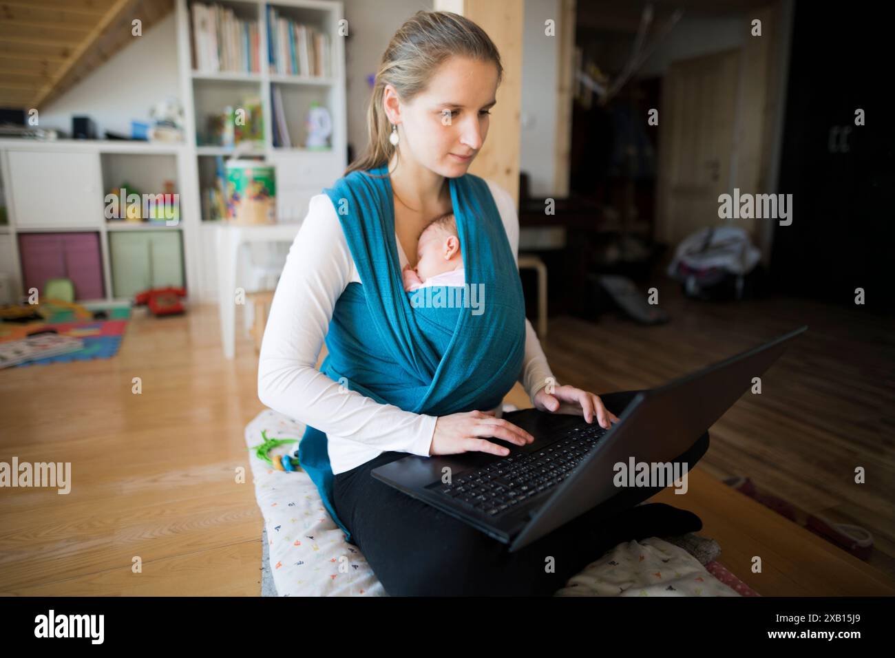 Typing bonding hi-res stock photography and images - Alamy