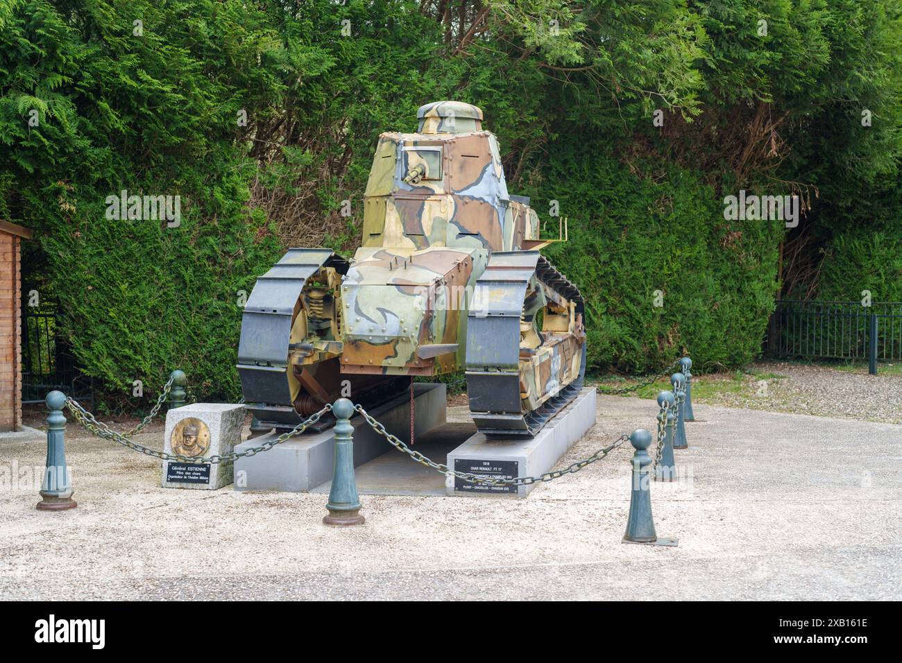 An early Renault tank at the armistice museum at Compiegne Stock Photo ...