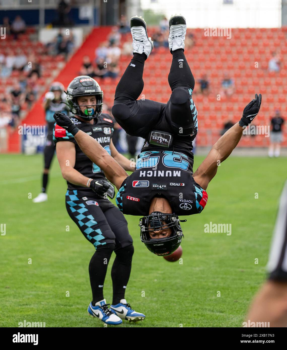Justin Rodney (Munich Ravens, #33) feiert seinen Touchdown mit einem ...