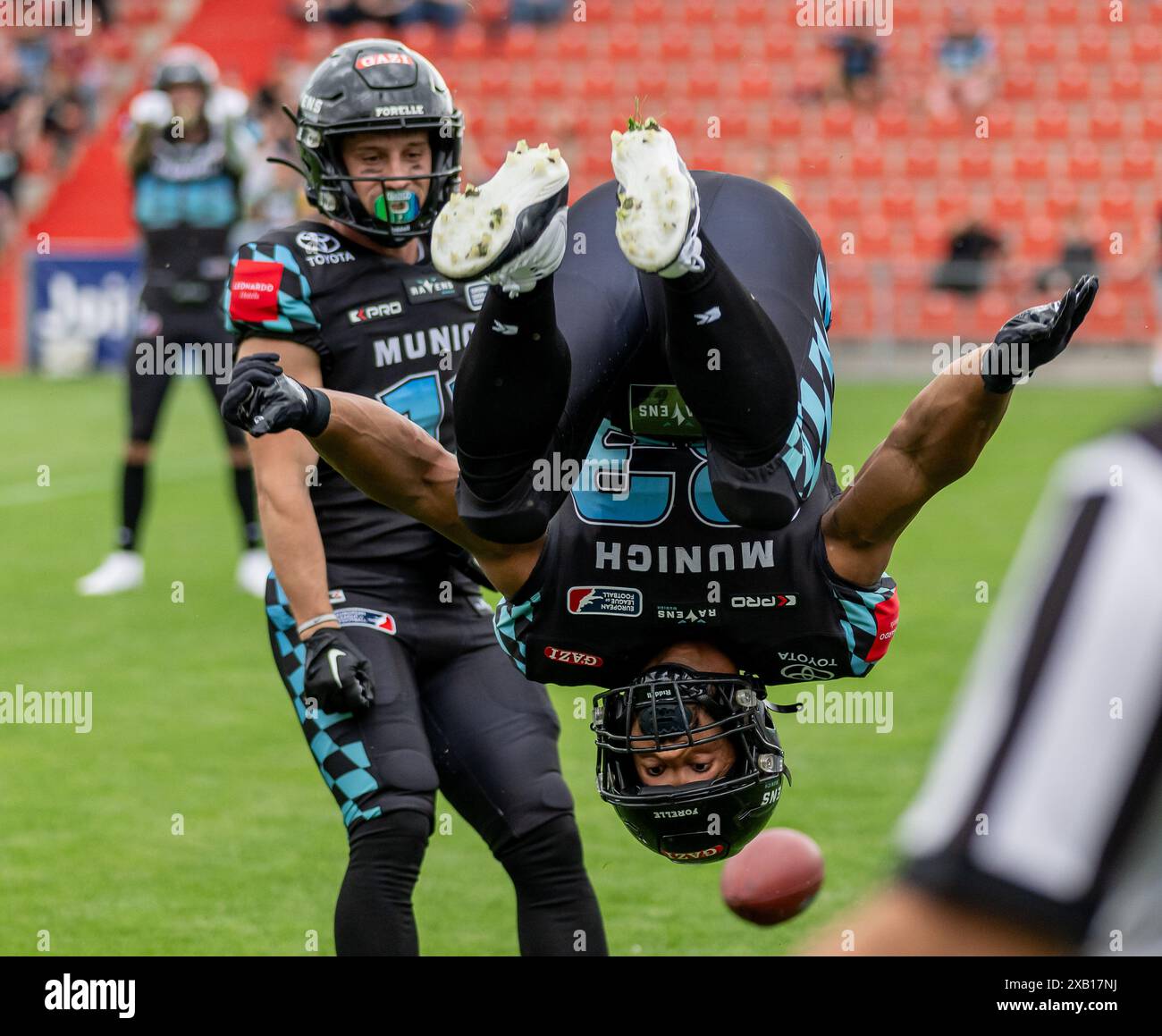 Justin Rodney (Munich Ravens, #33) feiert seinen Touchdown mit einem ...