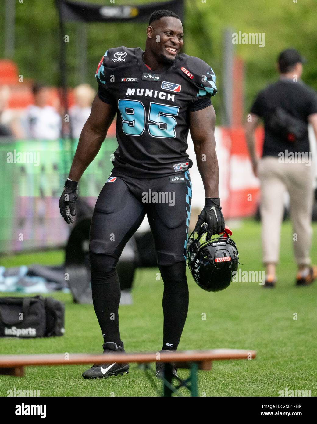 Evans Yeboah (Munich Ravens,#95) laechelnd / lachend. Munich Ravens ...