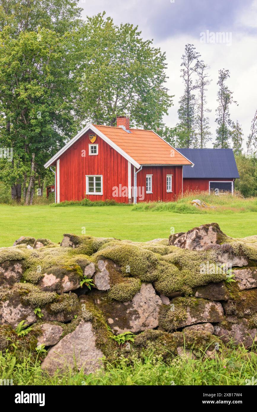 Idyllic red cottage stone hi-res stock photography and images - Alamy