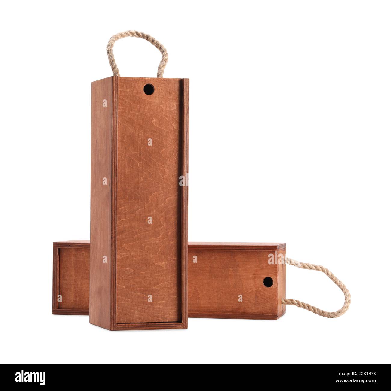 Open wooden wine boxes with straw isolated on white Stock Photo - Alamy