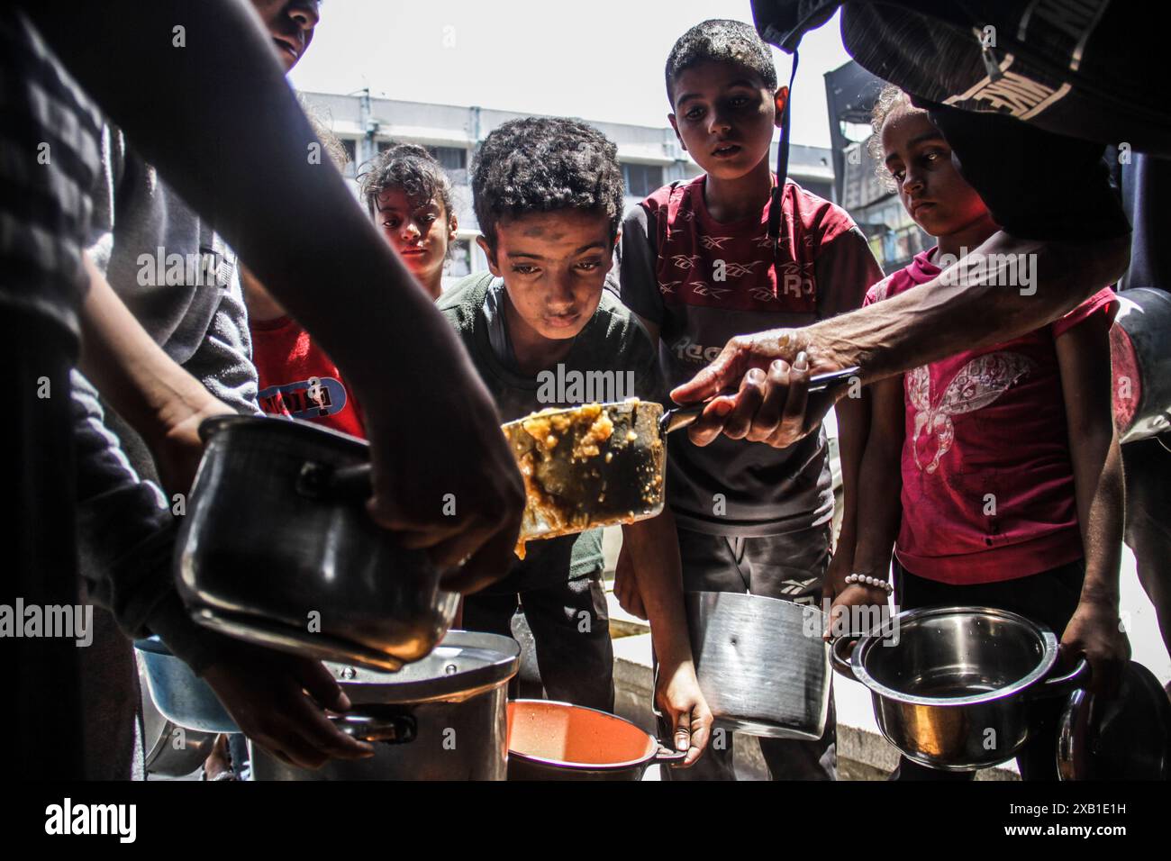Beijing, China. 8th June, 2024. Children receive food relief at Jabalia ...