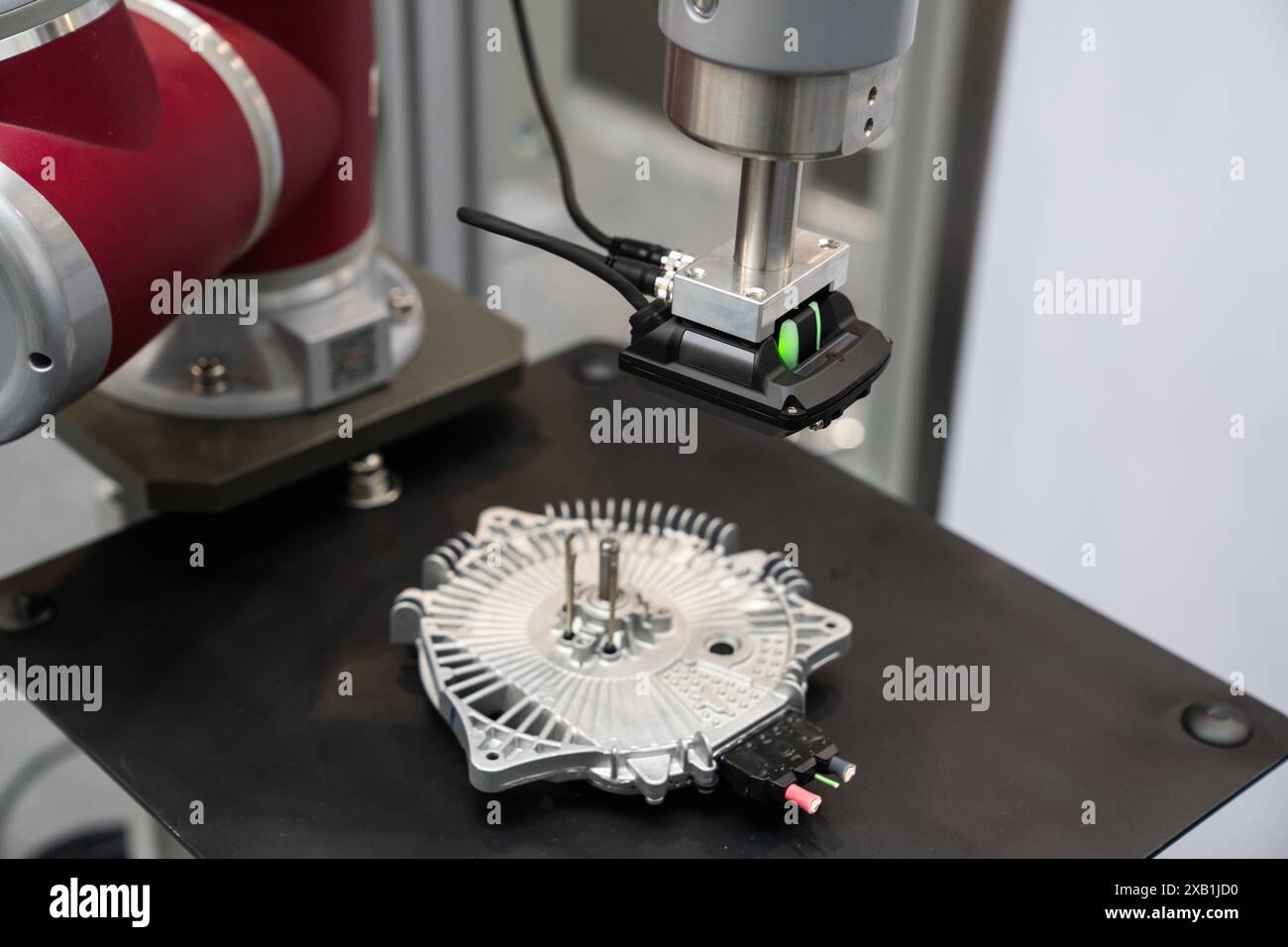Robot arm with 3D scanner for reverse engineering Stock Photo - Alamy