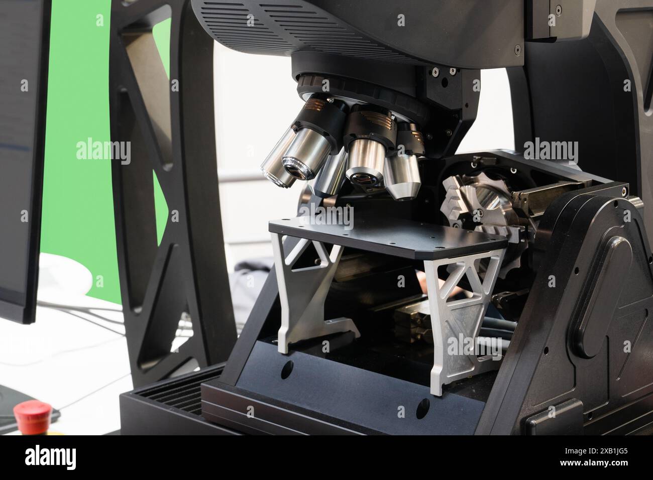 Optic machine for precise measurement of part size and quality ...