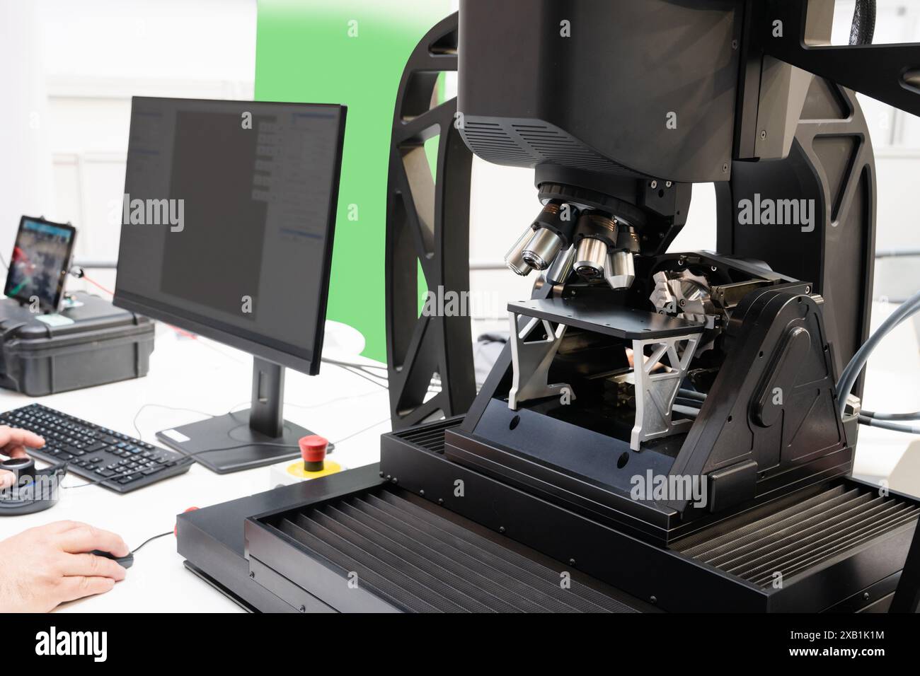 Optic machine for precise measurement of part size and quality ...