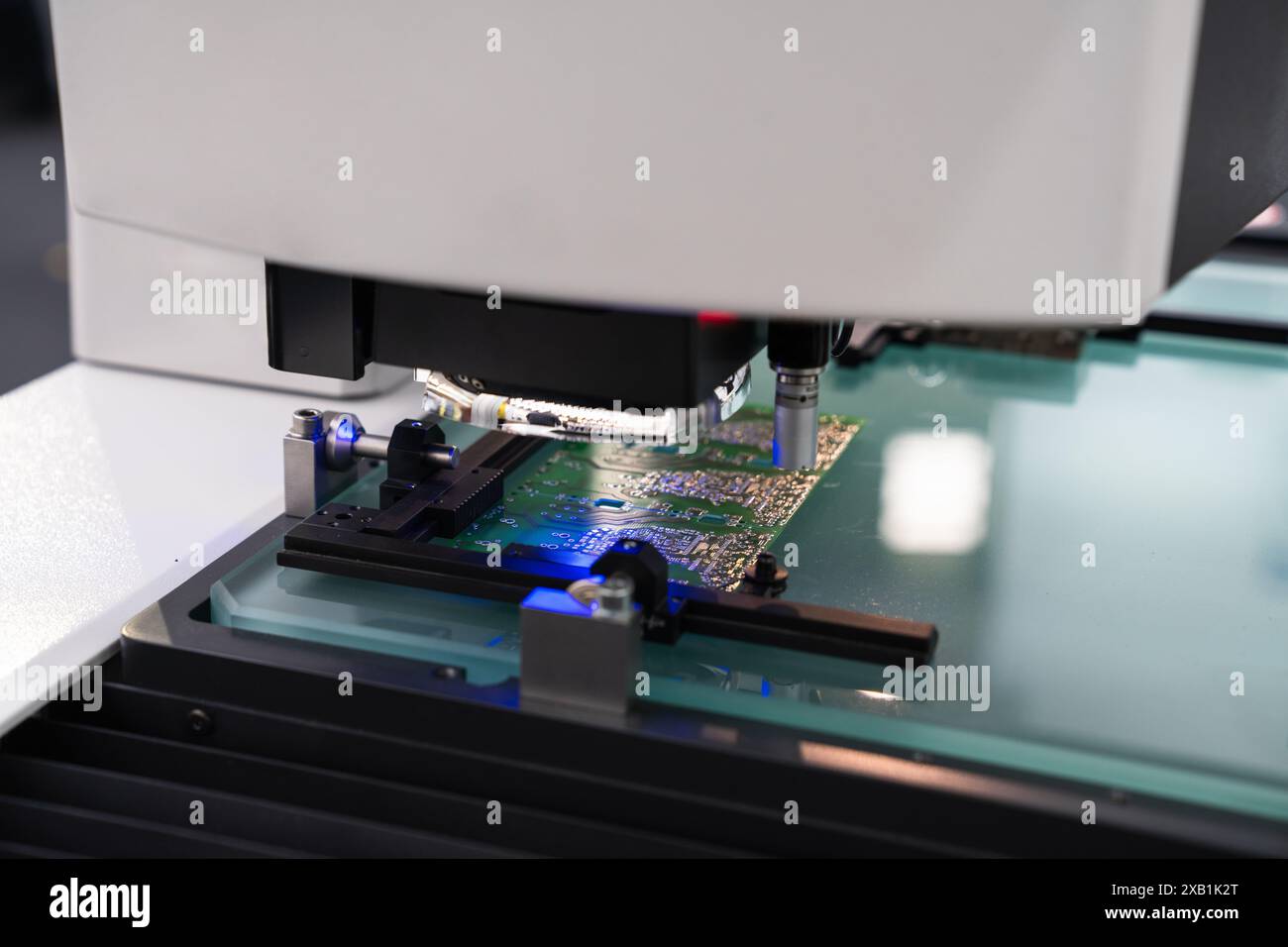 Optic machine for precise measurement of part size and quality ...