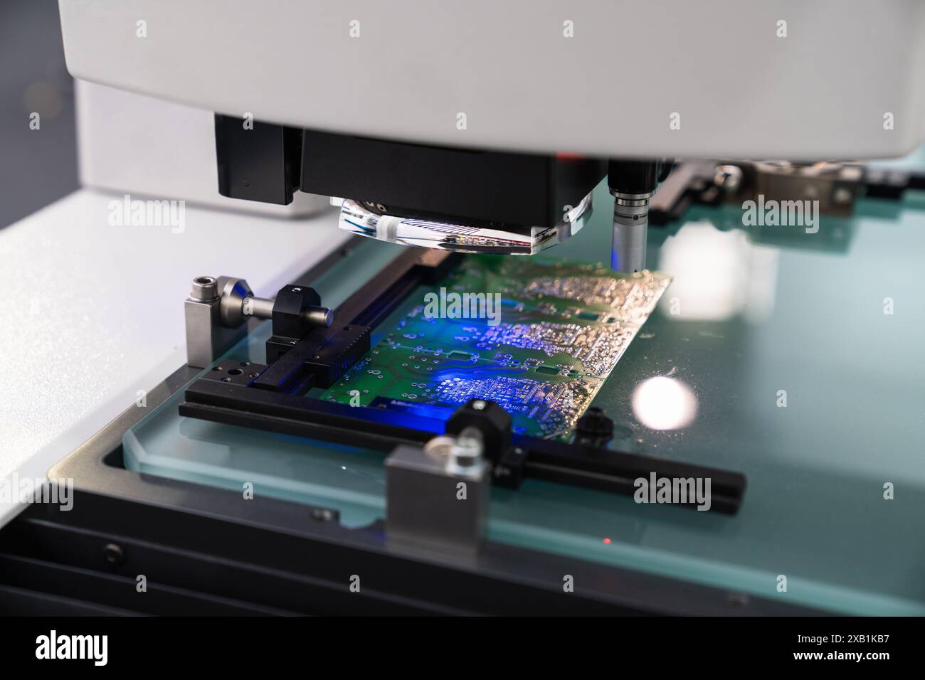 Optic machine for precise measurement of part size and quality ...