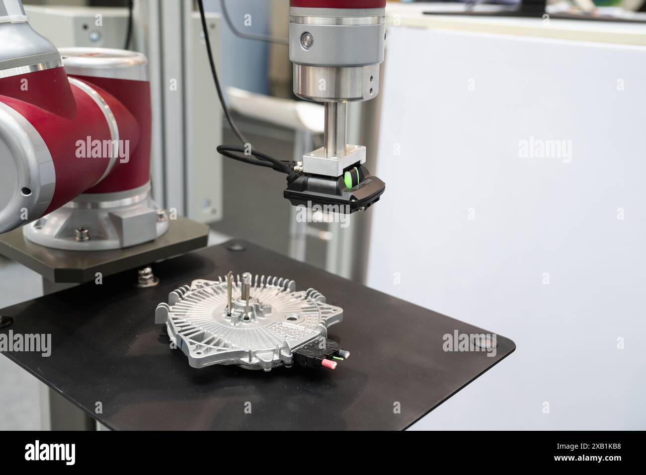 Robot arm with 3D scanner for reverse engineering Stock Photo - Alamy