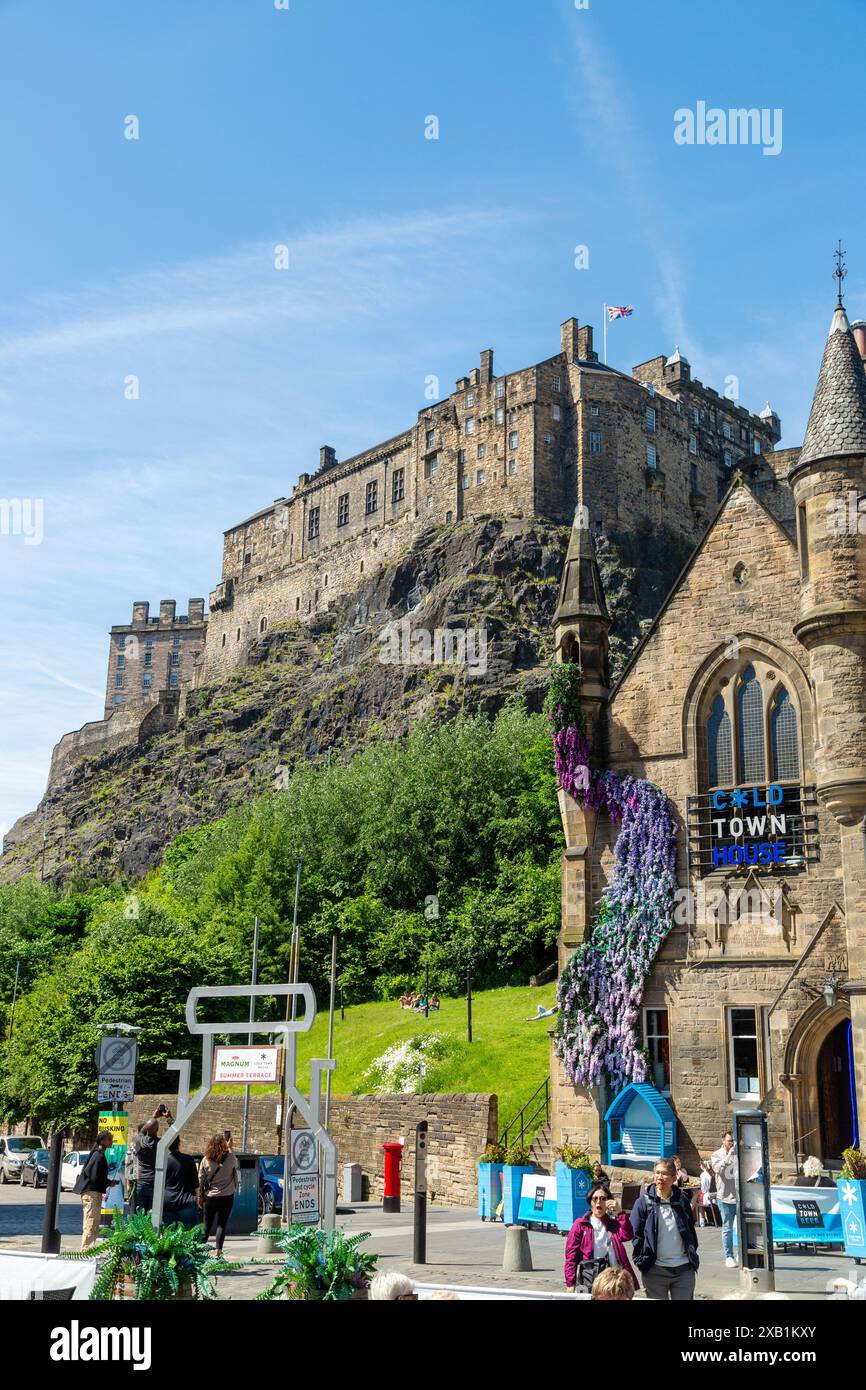 Edinburgh Castle seen from the Grassmarket in the Old town of Edinburgh ...